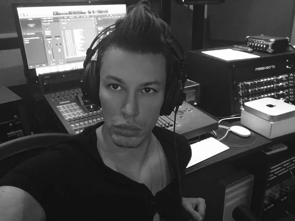 Lord Conrad - World of Music, Gaming and Investment