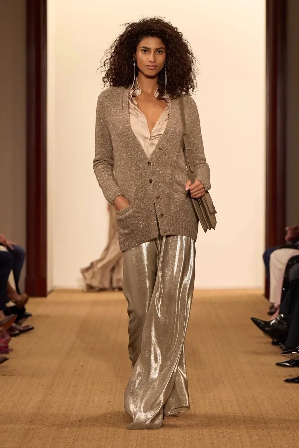 Holiday Style Guide 2024: Festive Fashion Tips for Every Occasion ...