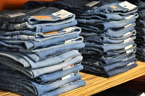 Apparel fulfillment: A brand's guide to shipping merchandise — Third Person