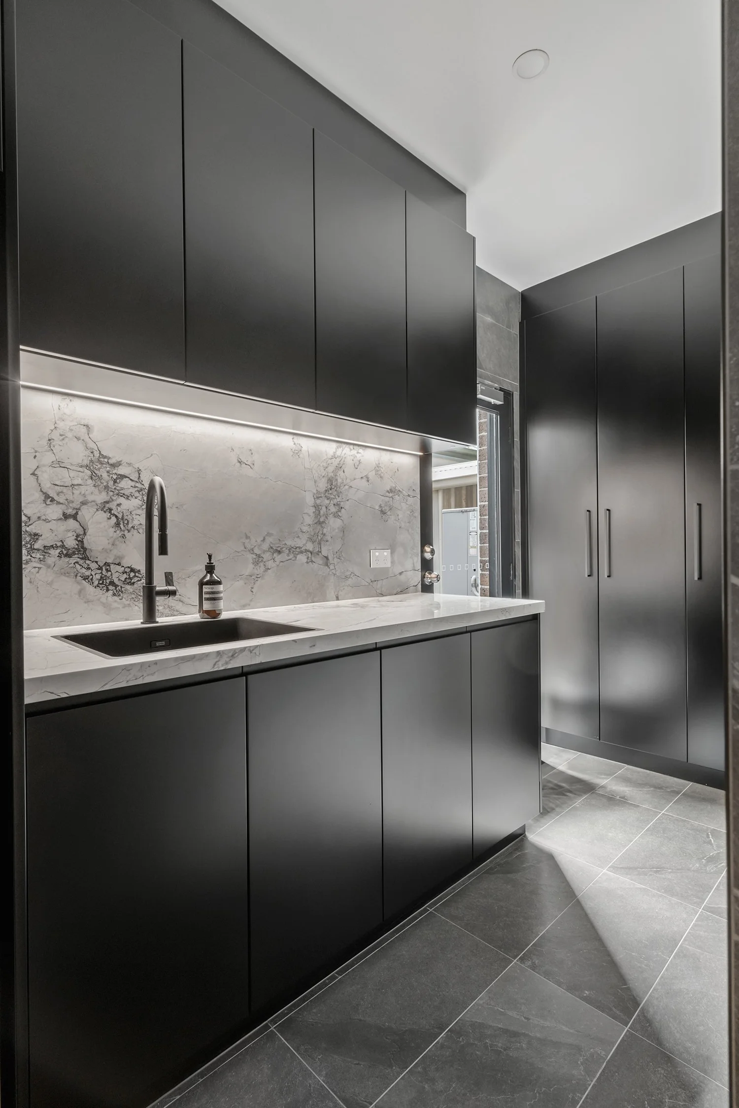 BOURNE | Contemporary Minimal Black Kitchen with Marble Bench ...