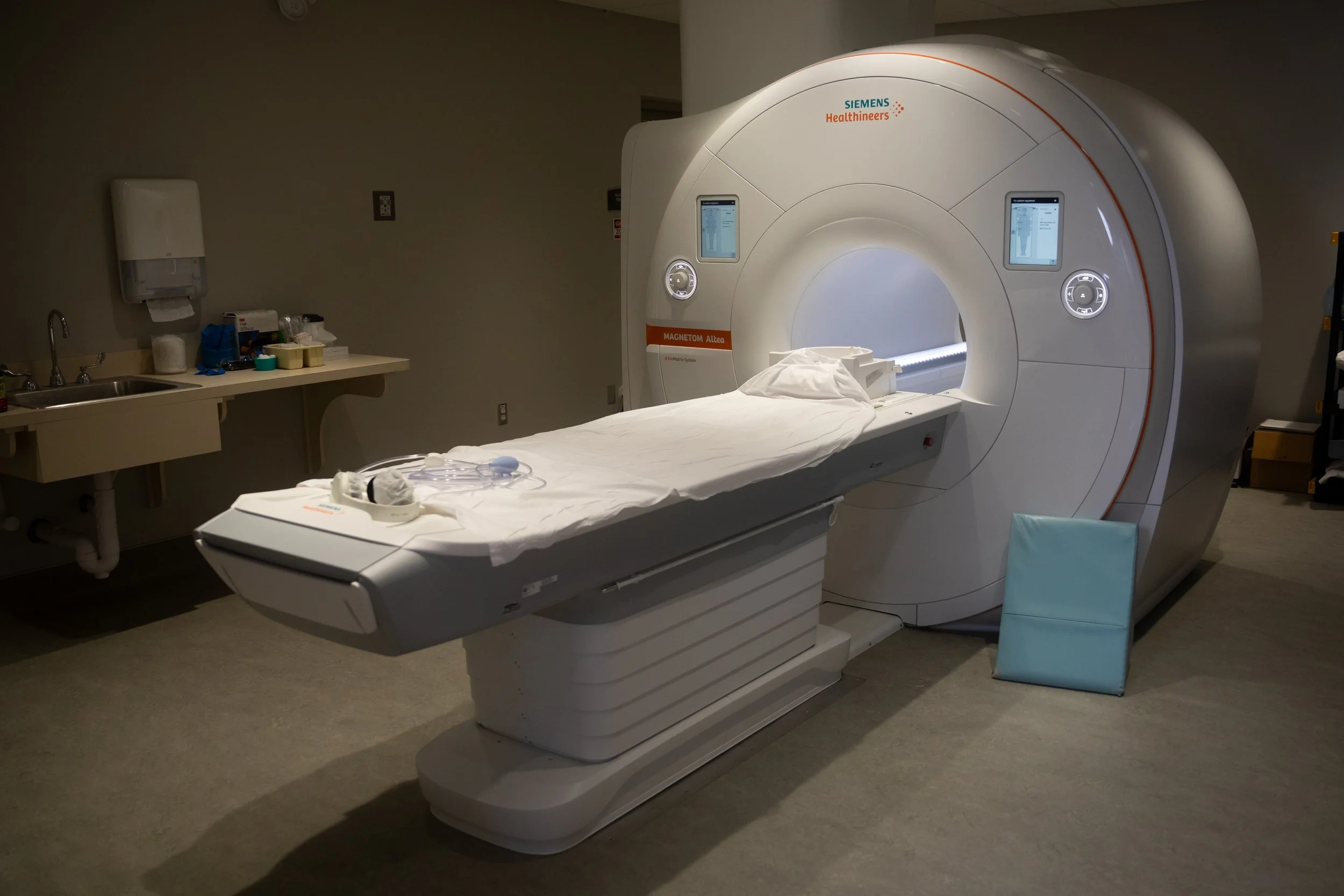 Thumb MRI