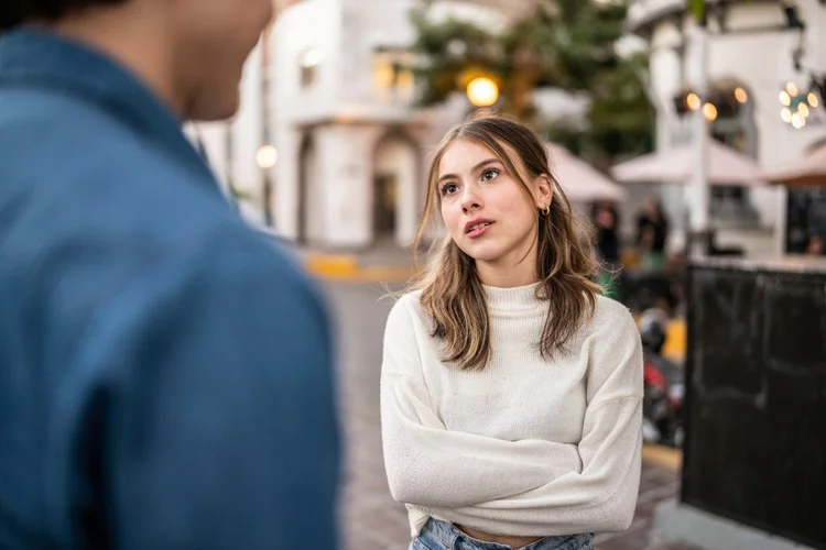 What to say when someone gives you a backhanded compliment — Calm Blog