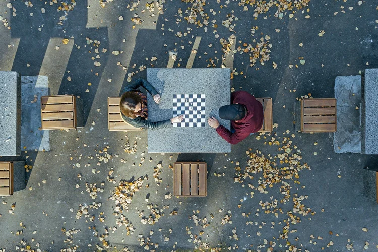 How to read body language for better emotional awareness — Calm Blog