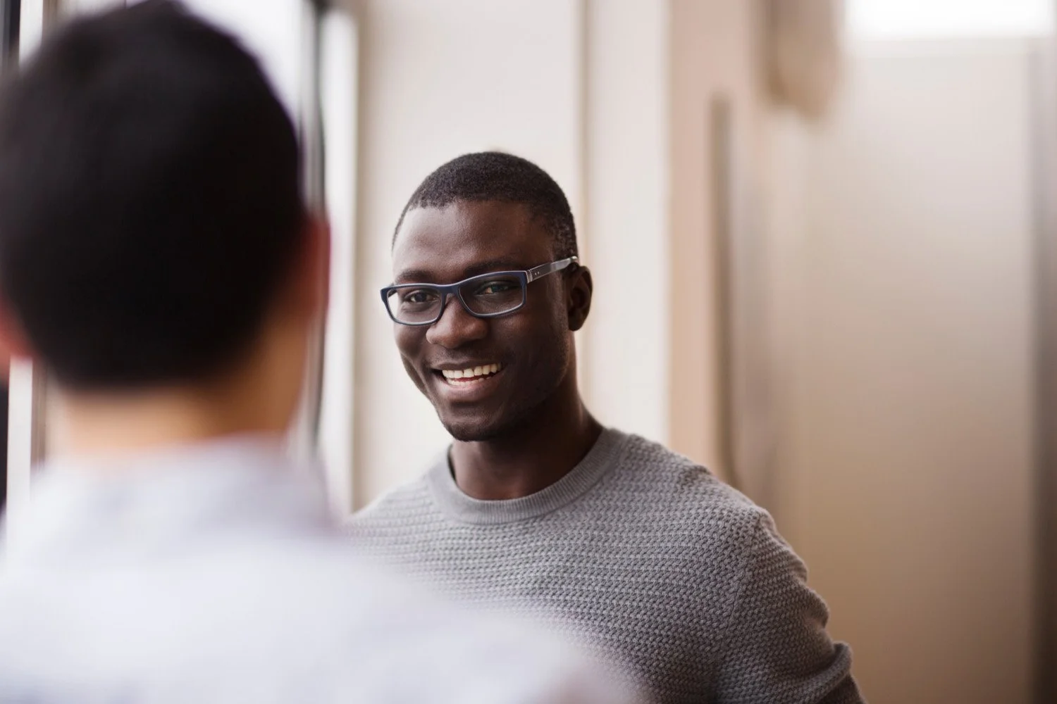 The benefits of making eye contact (and 9 tips to improve) — Calm Blog