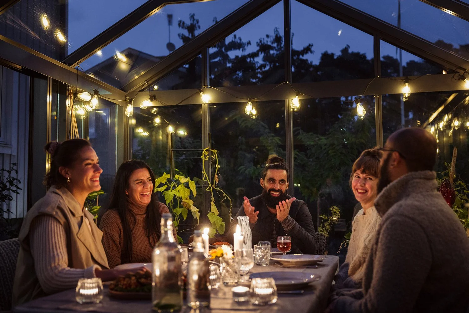 40 dinner party questions that can make small talk (actually) fun ...