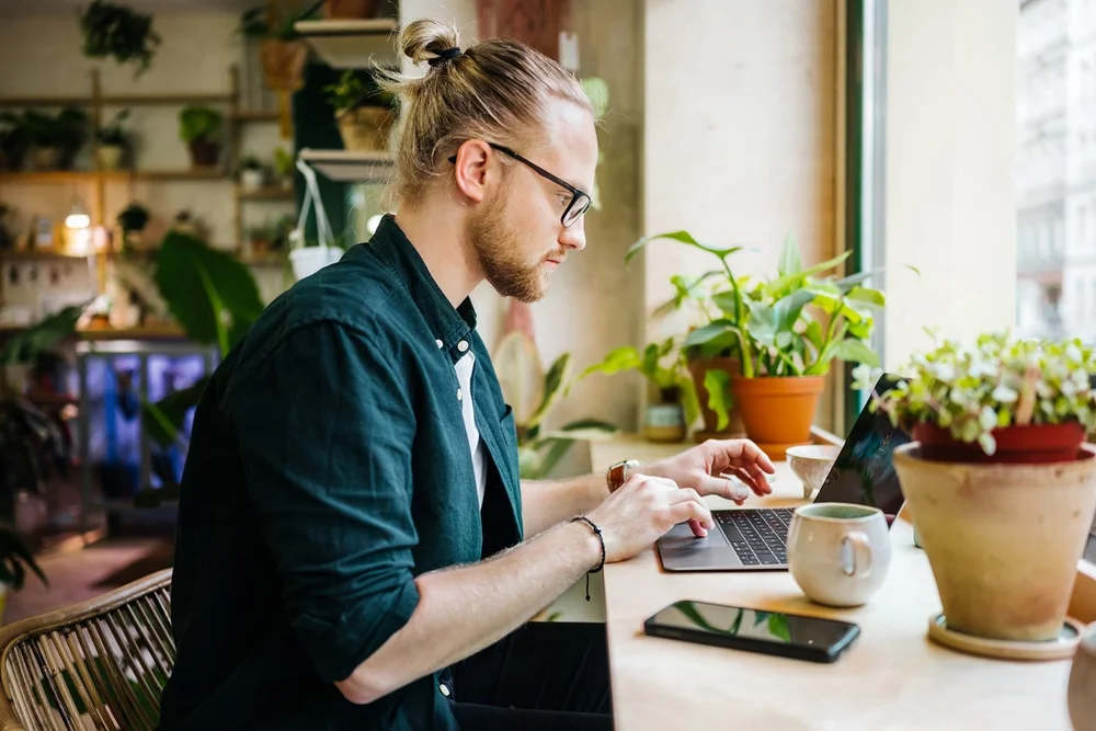 6 surprising benefits of working in a coffee shop — Calm Blog
