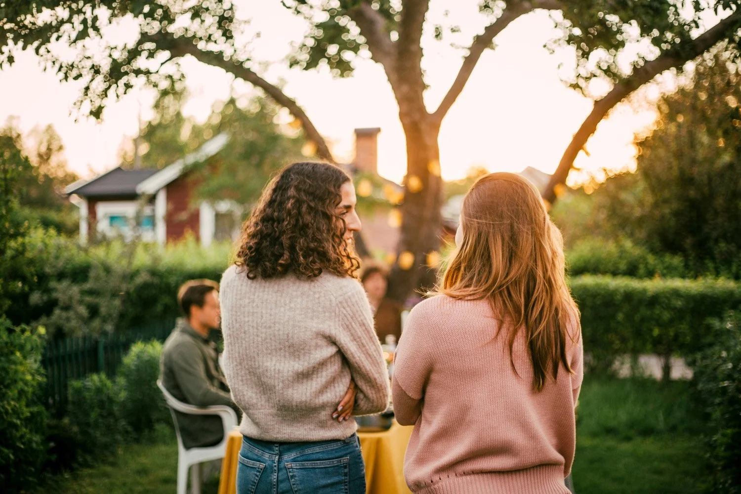 How to start a conversation: 8 tips for meaningful interactions — Calm Blog