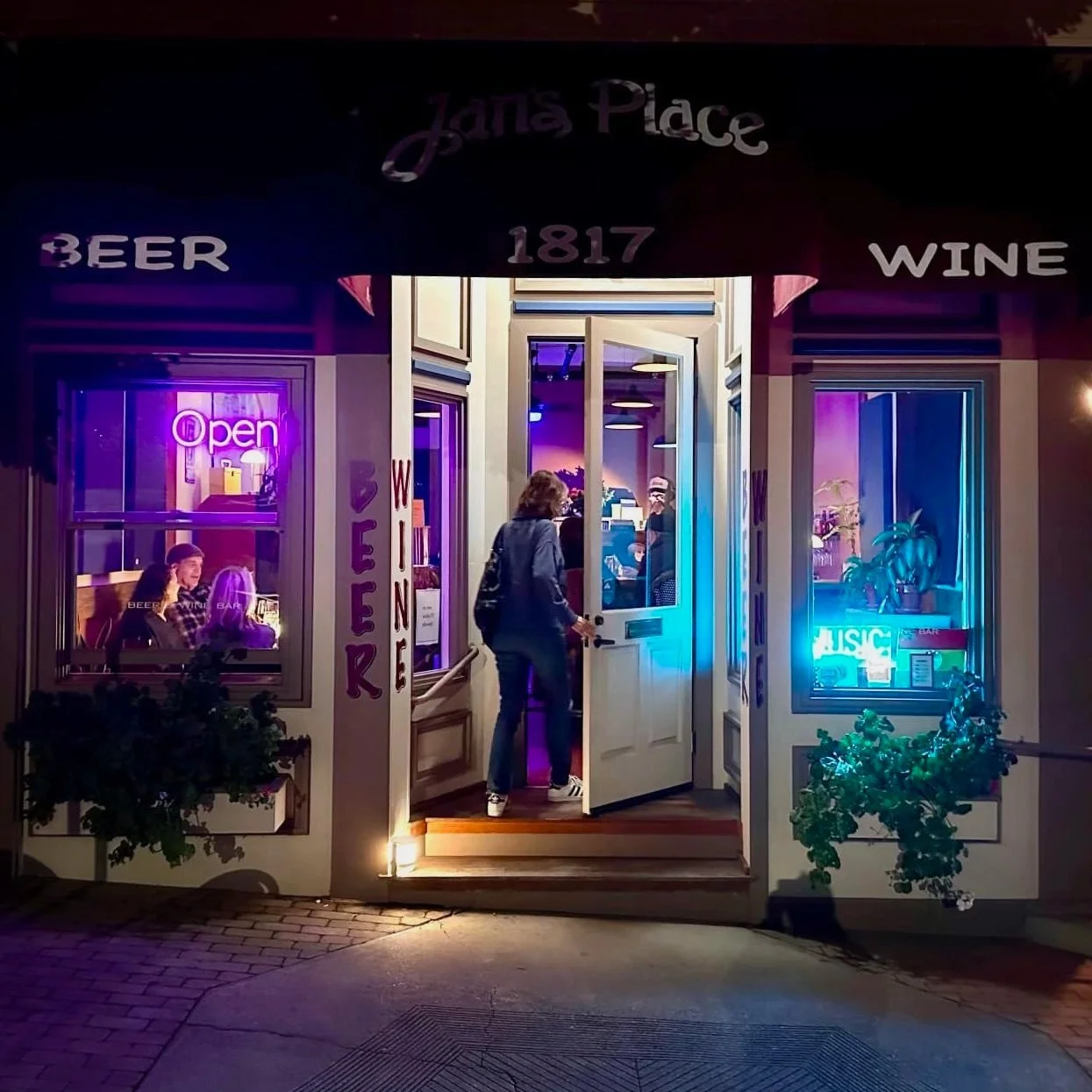 Jan's Place, San Luis Obispo, CA: Vinyl Bar