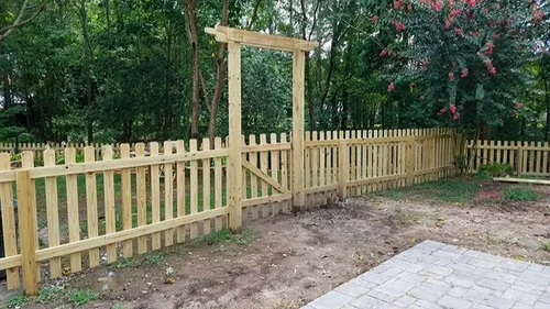 Wood Fence Installation in VA, MD & NC | DanDale Fence | DanDale Fence