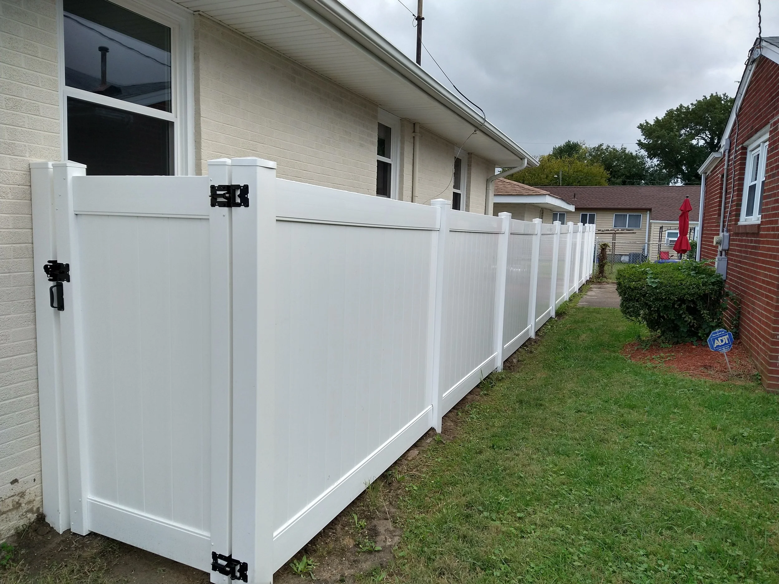 Top-rated fence contractor offering residential and commercial ...