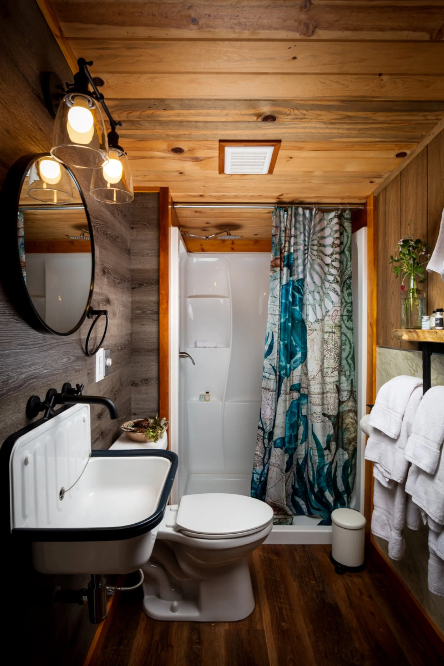Chinook — Half Moon Bar Lodge