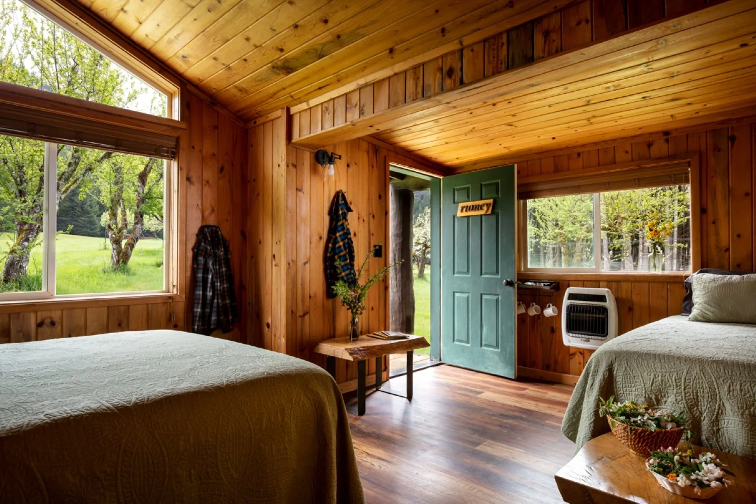 Rainey — Half Moon Bar Lodge