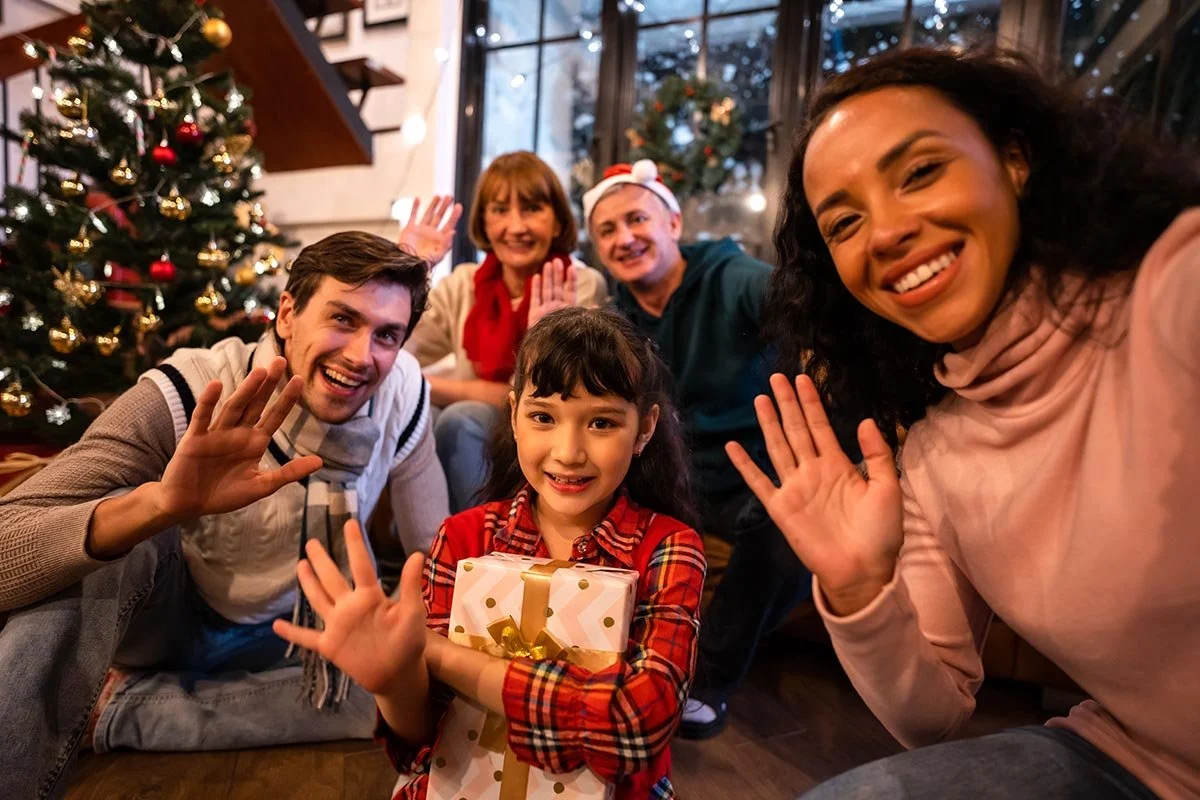 How do People Typically Celebrate Christmas Eve — Christmas Enthusiasts ...