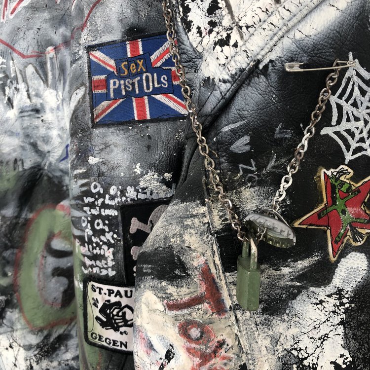 Punk - Rebellion und Authentizität im Kostümverleih Berlin ...