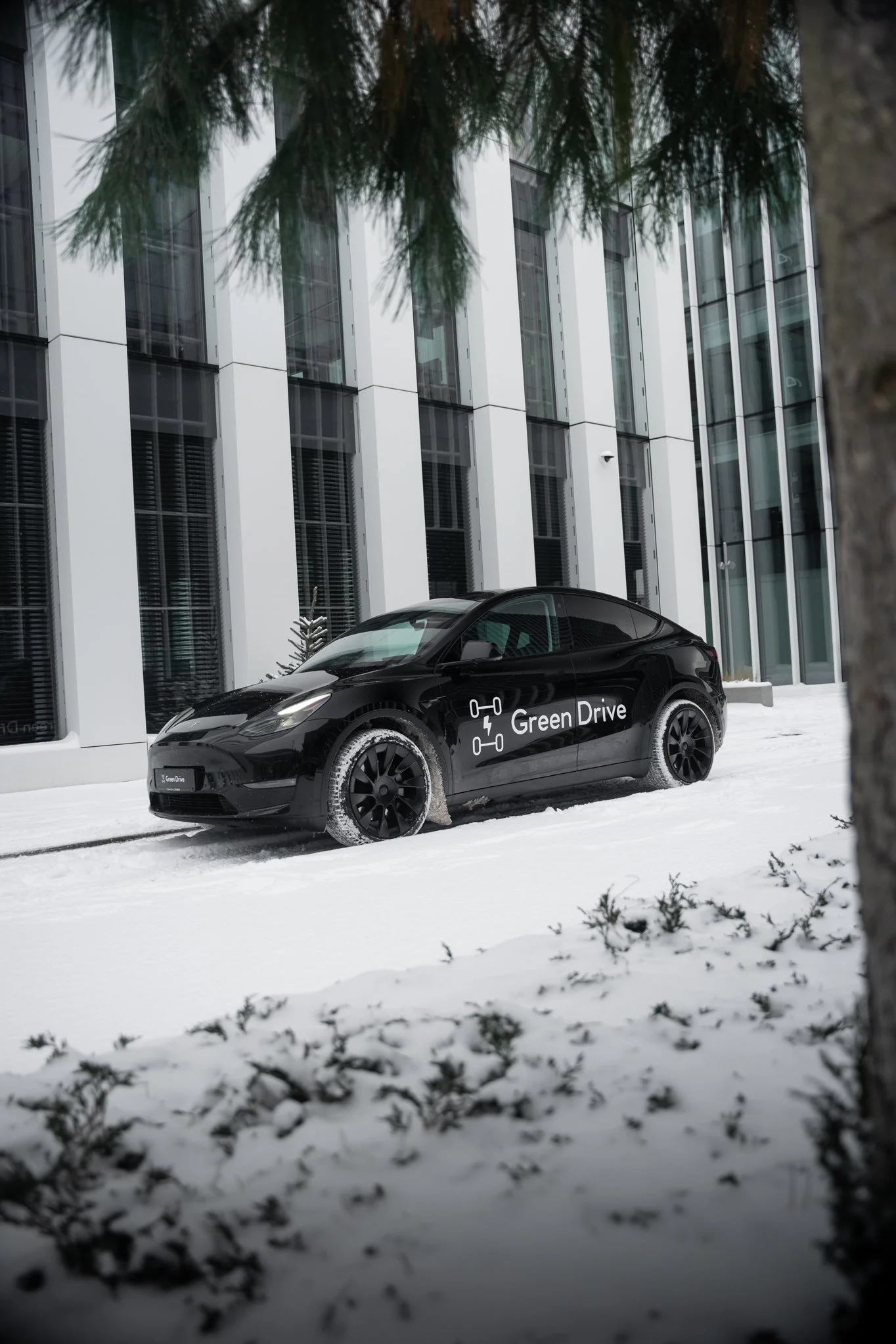 Green Drive | Modernus elektromobilių centras Vilniuje