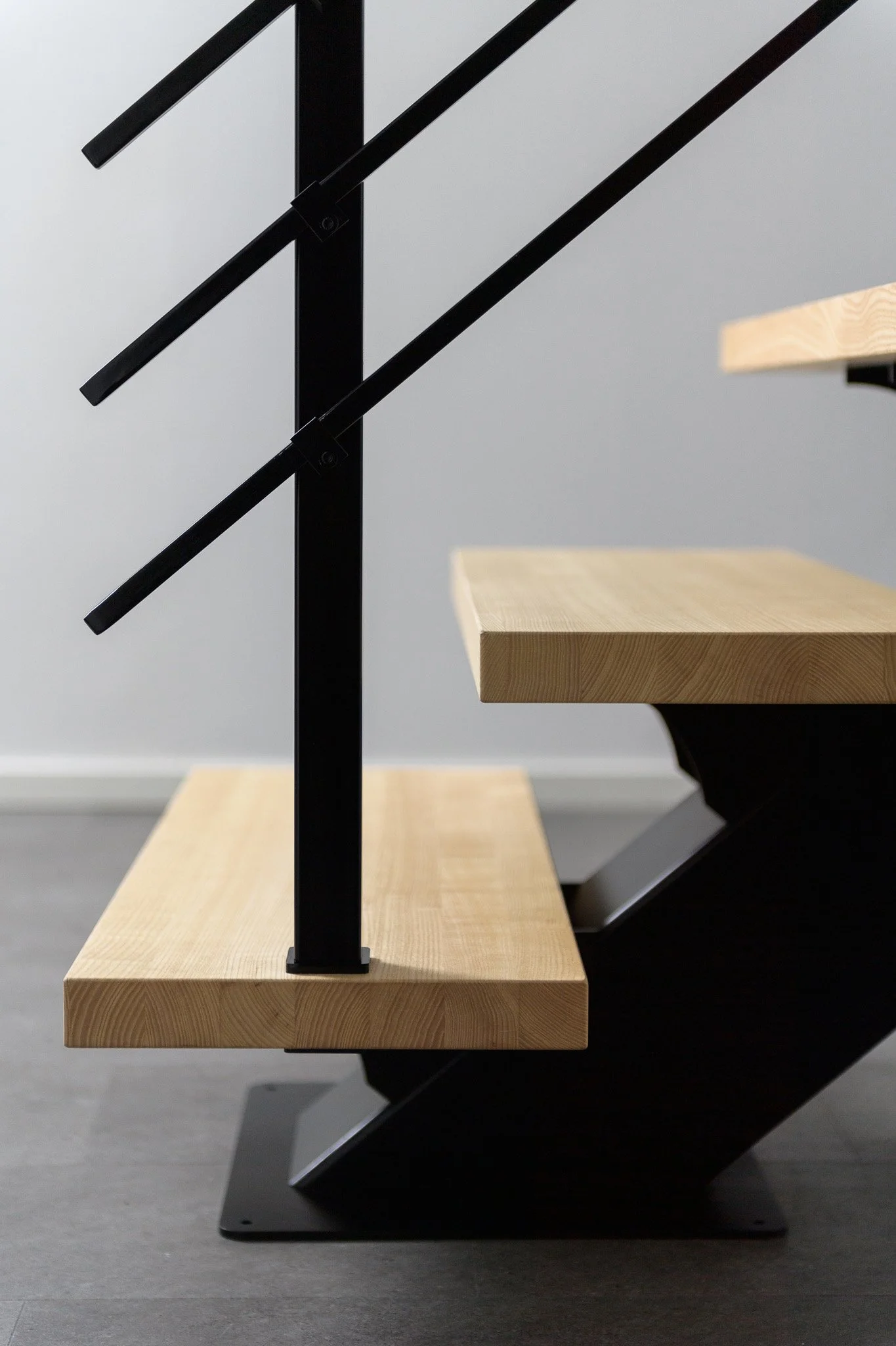 Svenska designtrappor med mittbalk