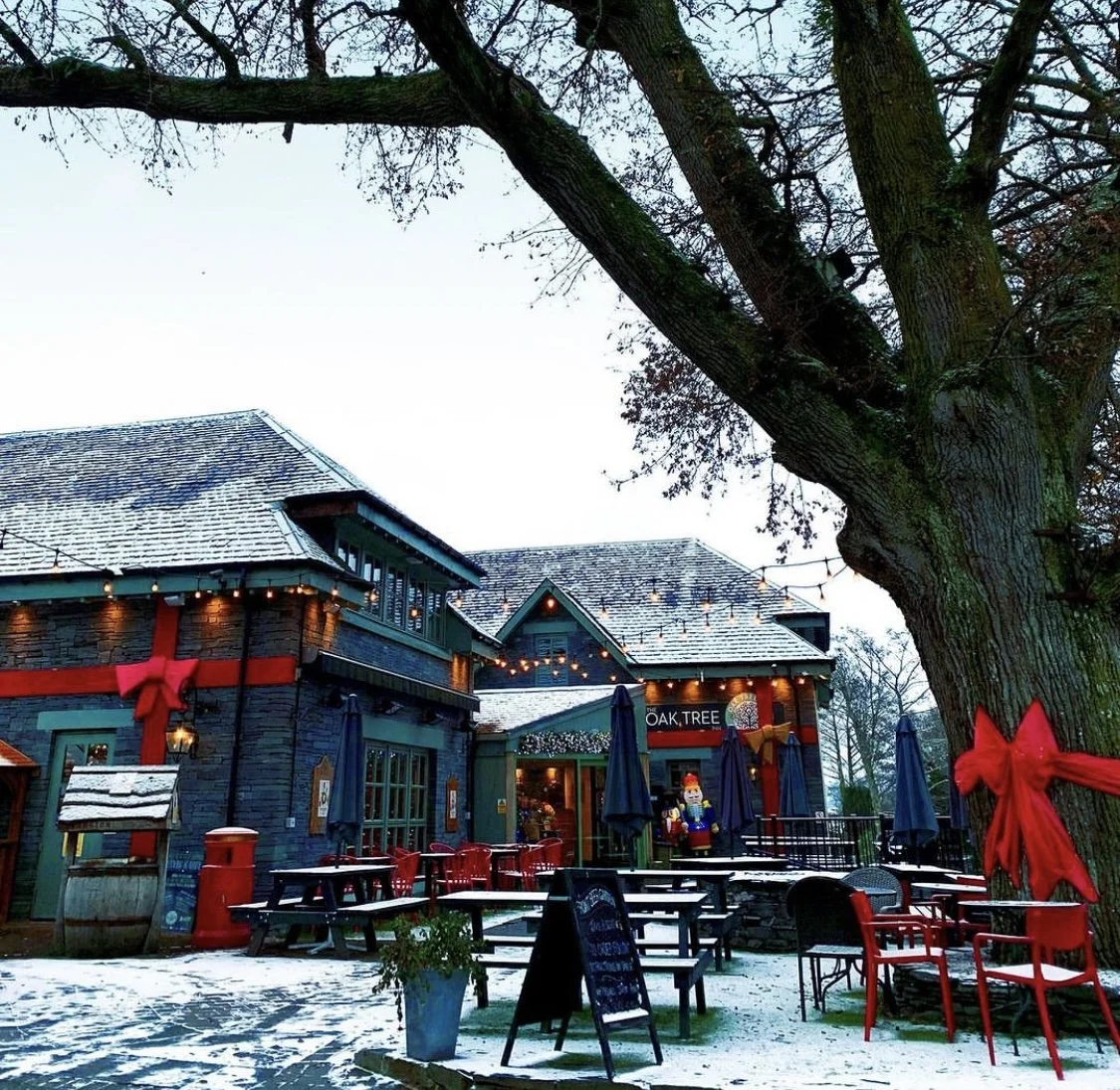 The Oak Tree Inn — Acorn Writing Retreats