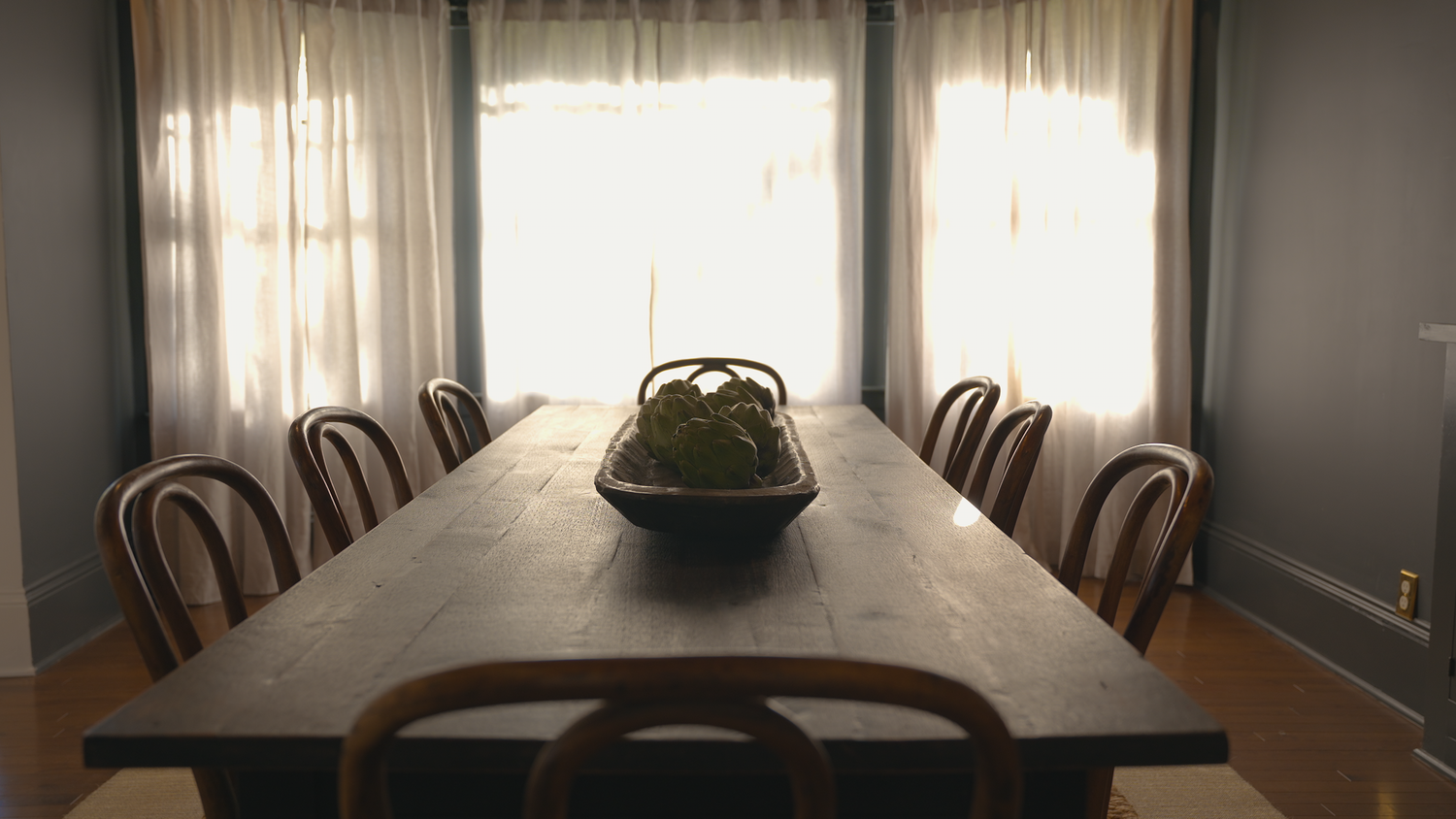 Daring Décor: Embracing the Dark Side - Tips for Painting Your Space in ...