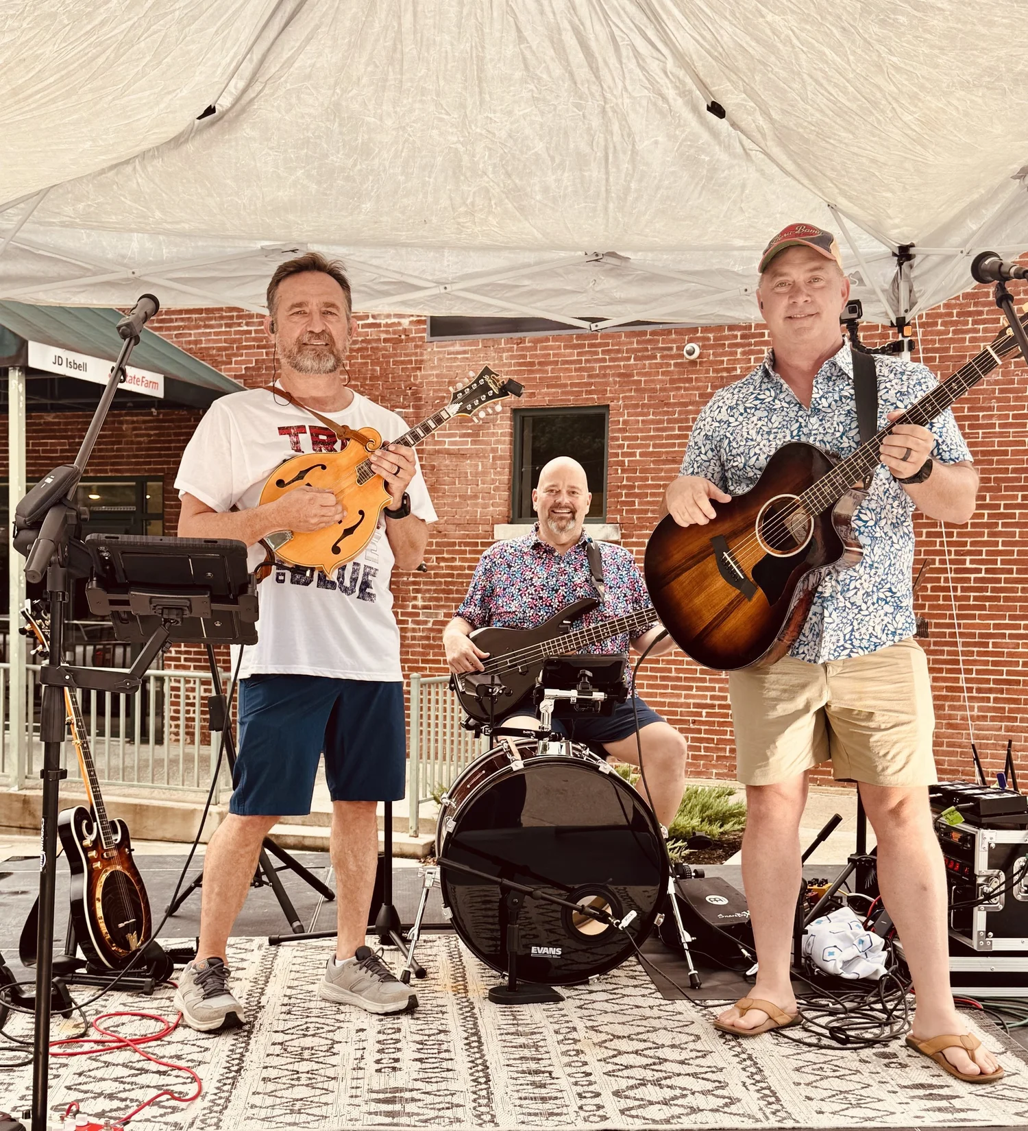 The Salty Strings — Puckett's Restaurant