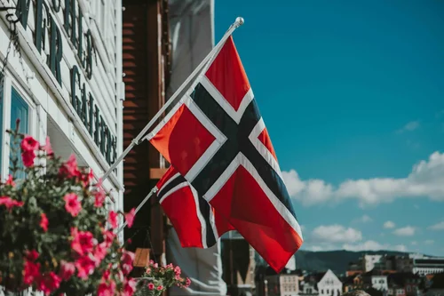Norway bans AI use in elementary schools, shifts students from tablets ...