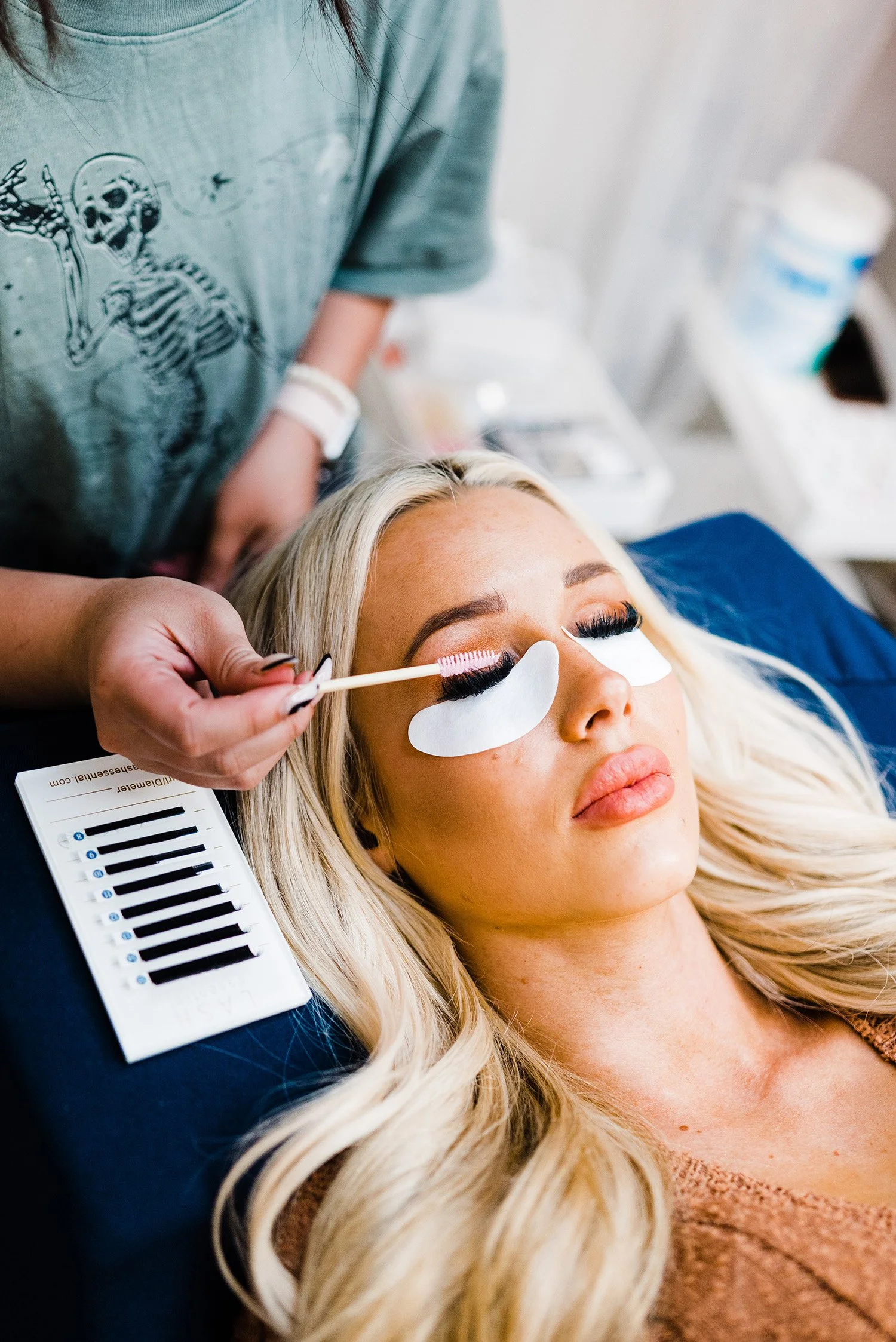 LASH ESSENTIAL - Lash Artist Education and Products