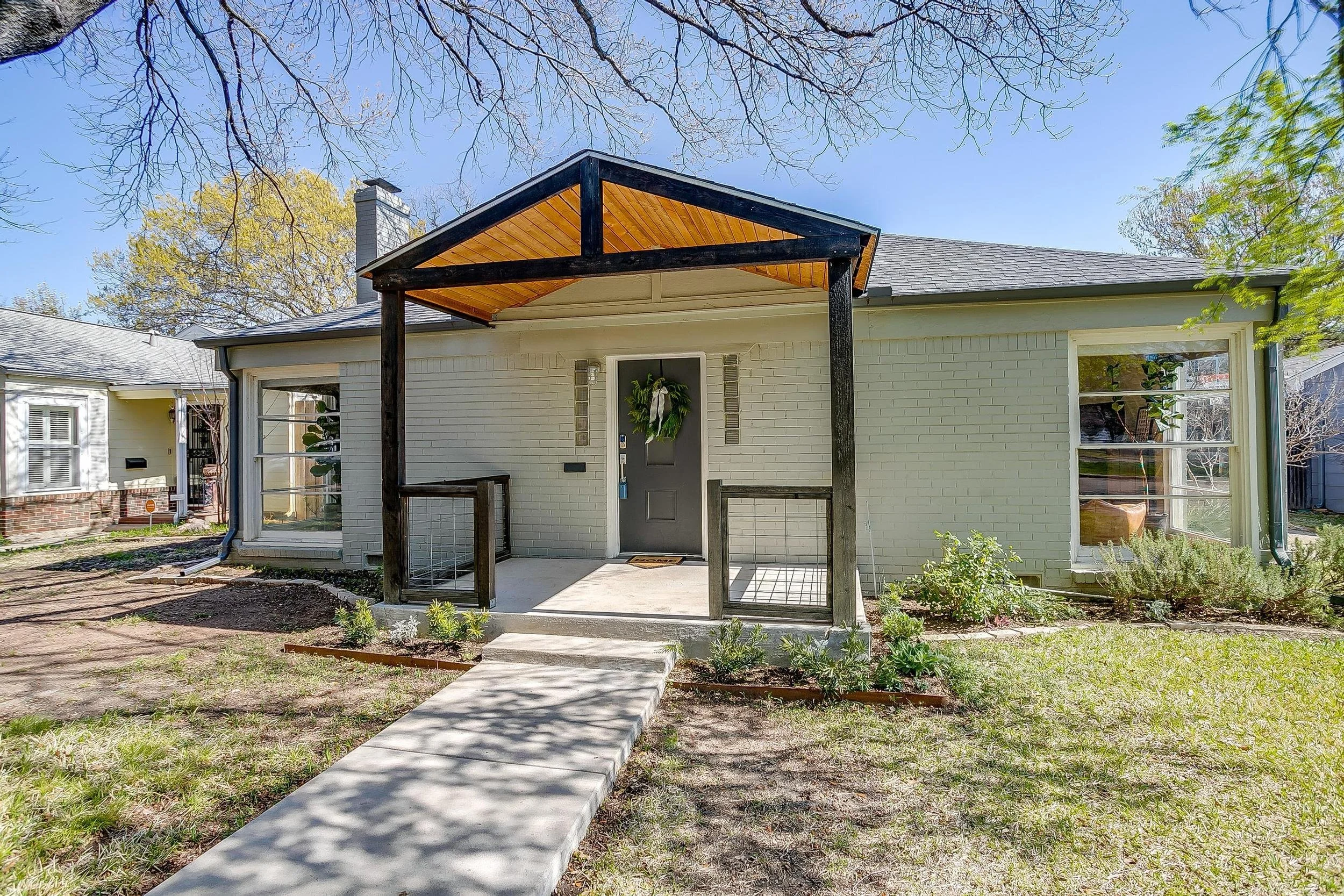 6308 DARWOOD AVE — The Ashton Agency