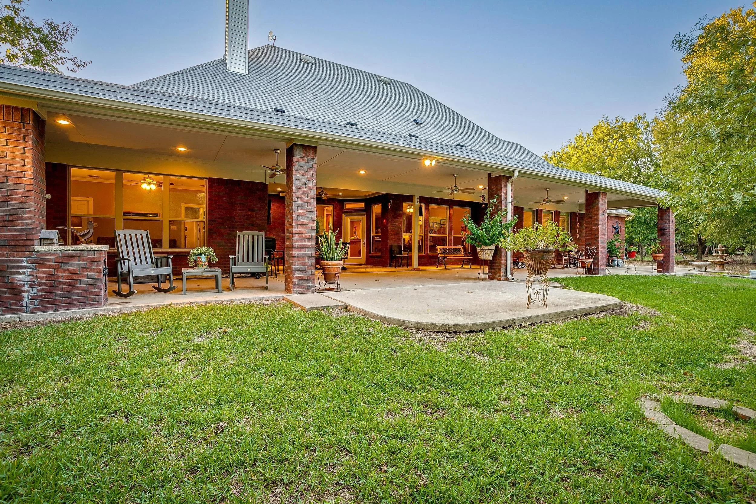 Ashton Theiss — The Ashton Agency