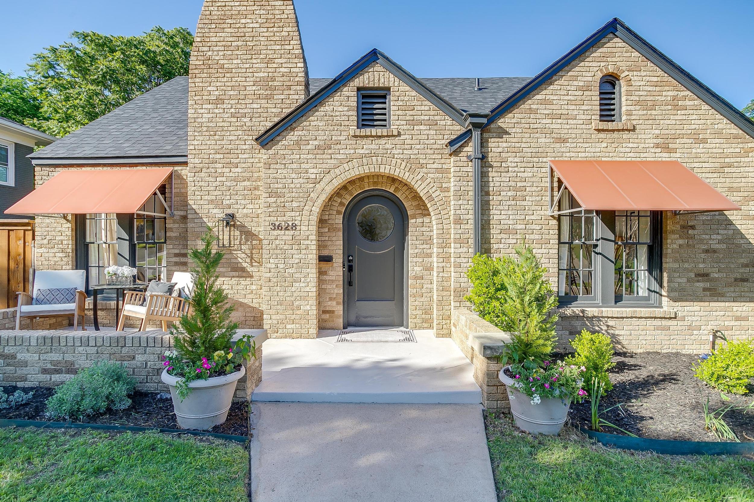 Ashton Theiss — The Ashton Agency