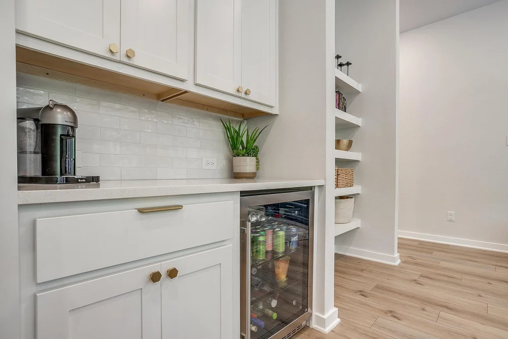 2255 ROOK DRIVE — The Ashton Agency