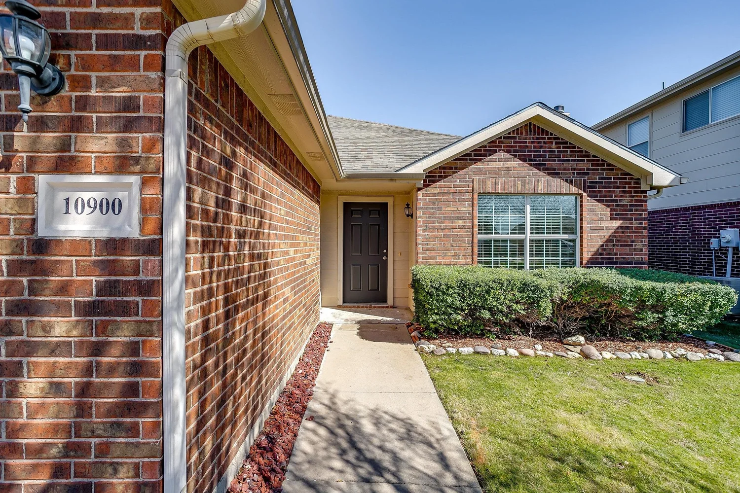 10900 BRAEMOOR DRIVE — The Ashton Agency
