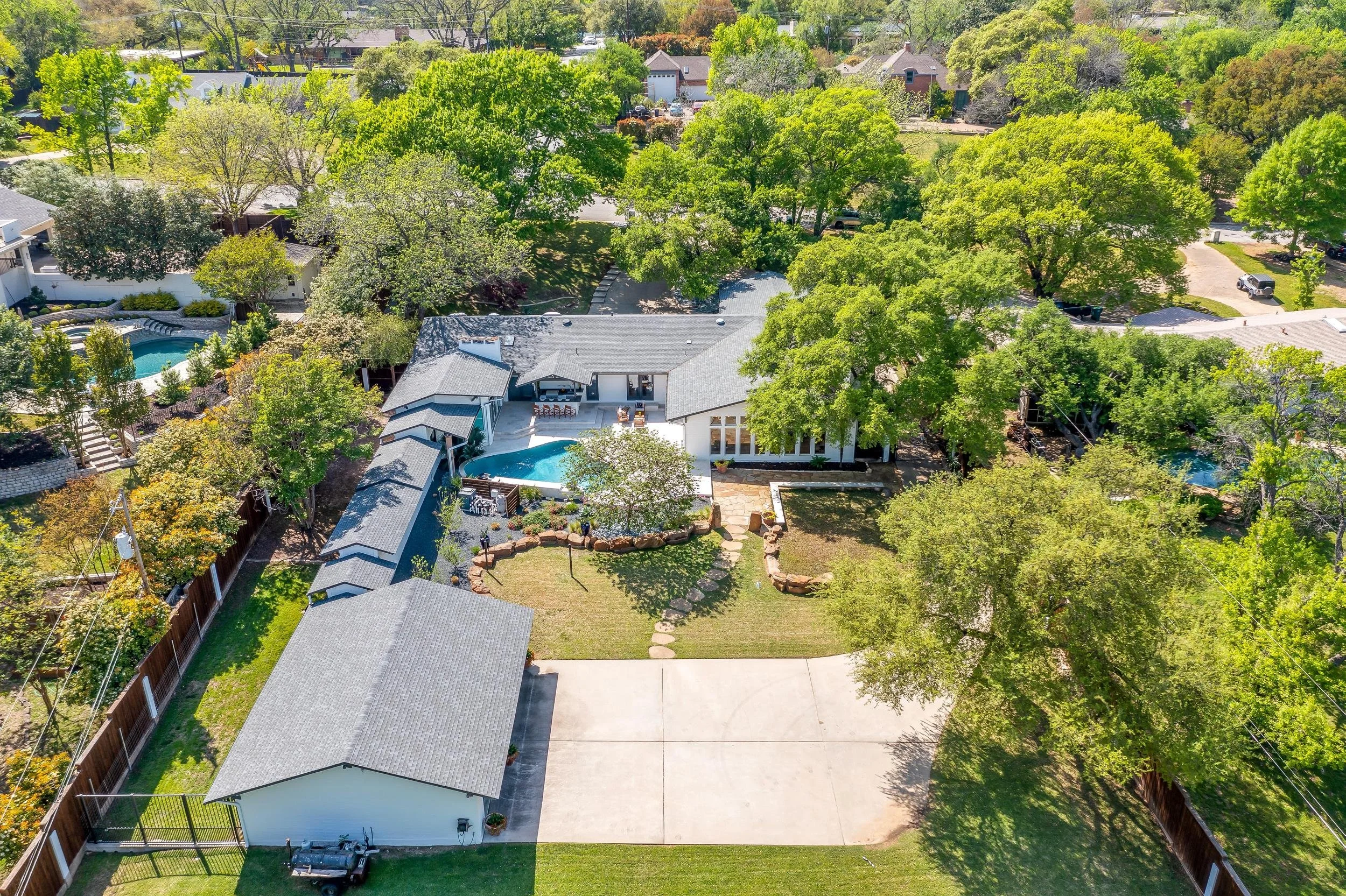 4041 SHADOW DRIVE — The Ashton Agency