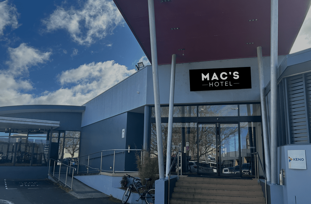 Mac's Hotel