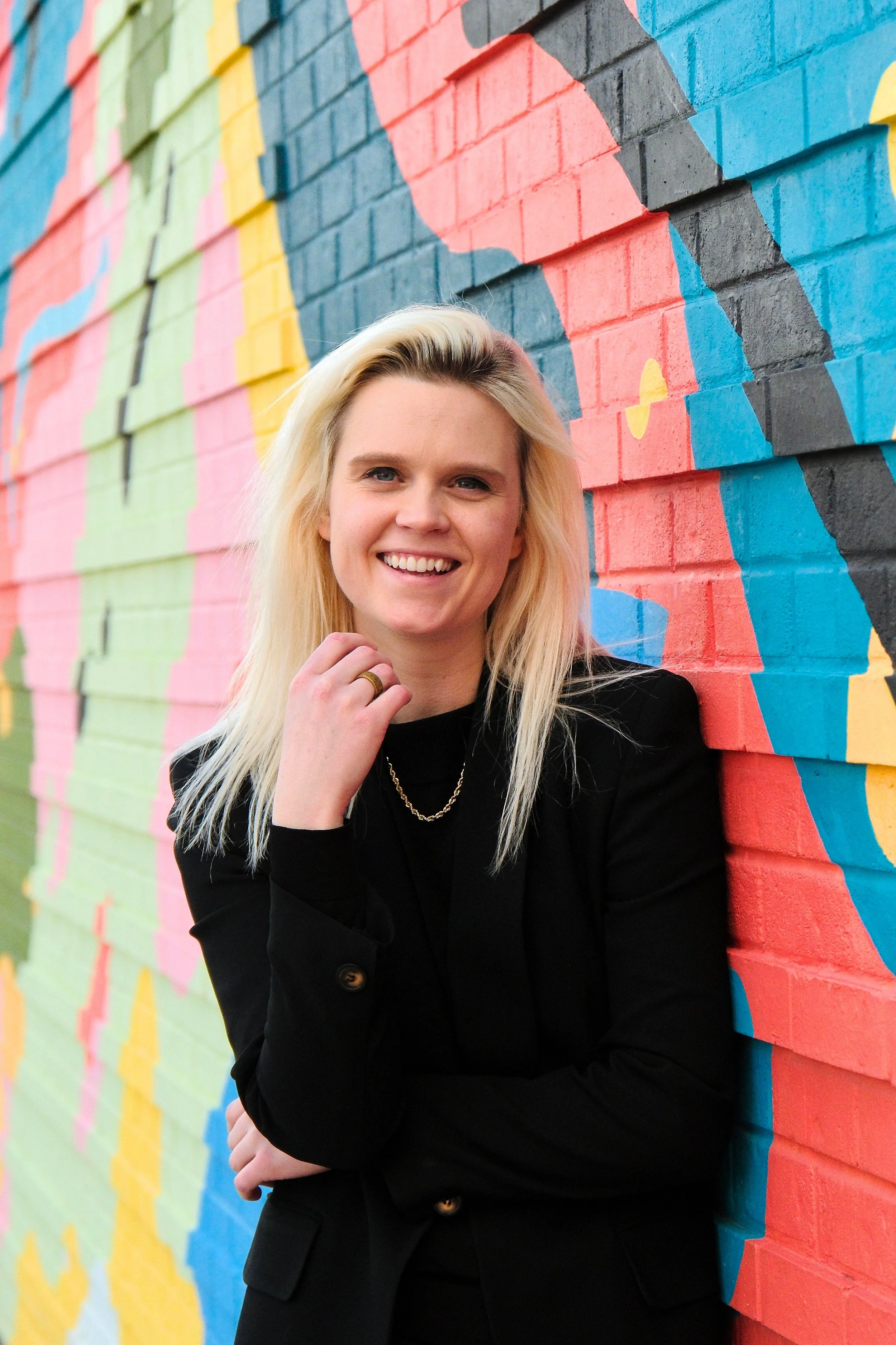 Zoe Asher | Keynote Speaker on Loneliness, Connection & Workplace Culture