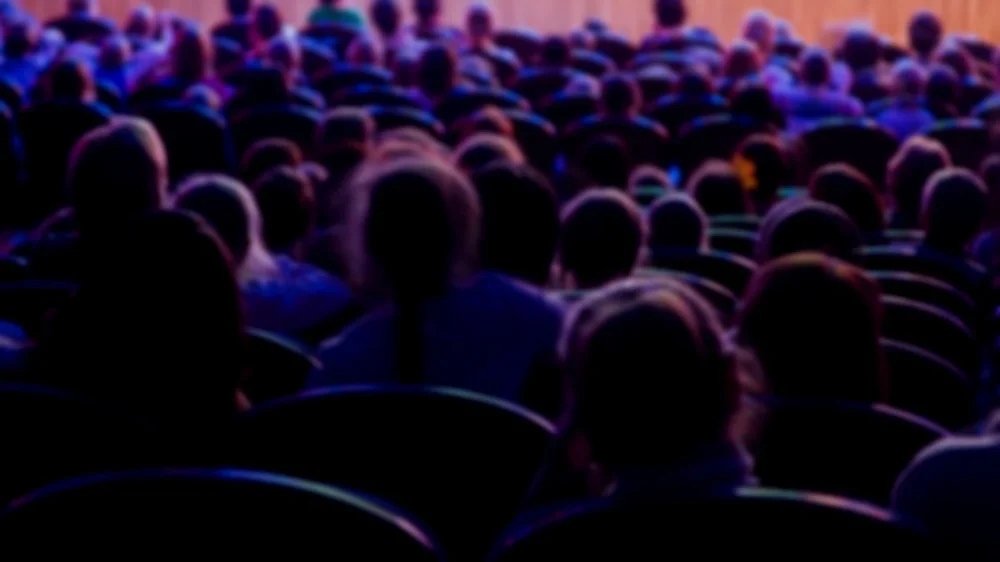 Zoe Asher | Keynote Speaker on Loneliness, Connection & Workplace Culture
