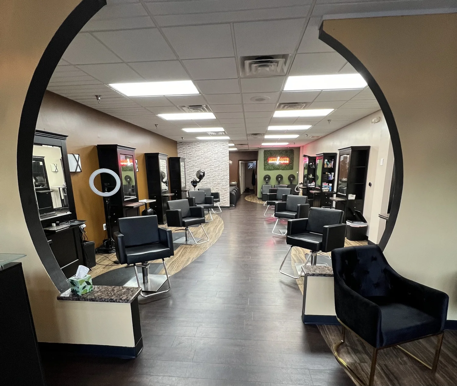 Mixed Roots Hair Salon
