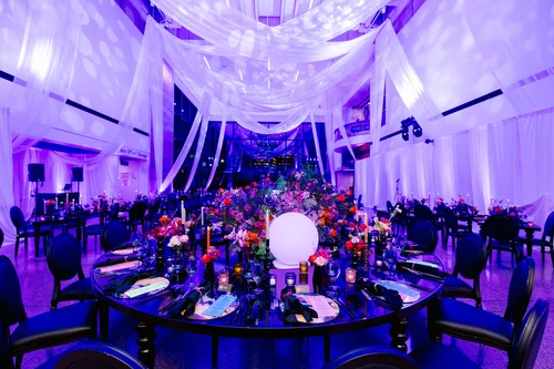 The Art of a Seated Dinner: Hosting Large Guest Counts with Intimacy
