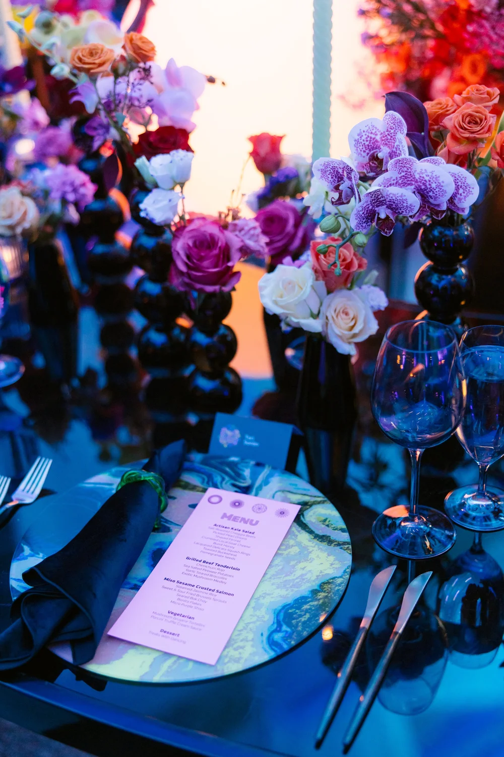 The Art of a Seated Dinner: Hosting Large Guest Counts with Intimacy
