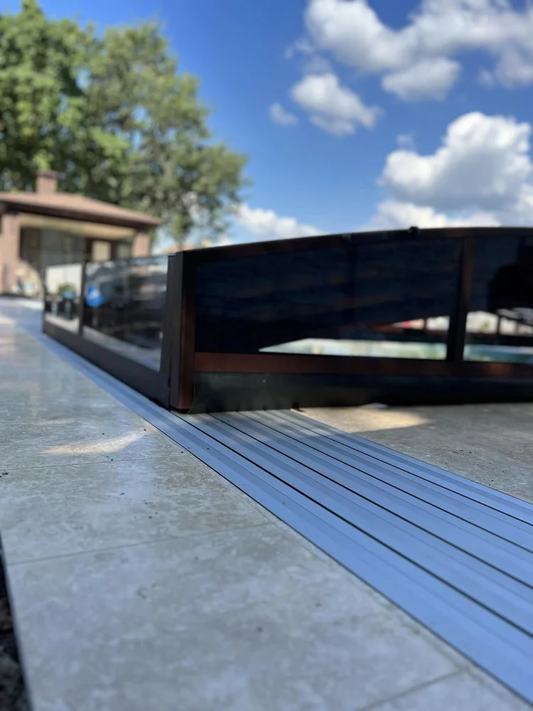 POOL ENCLOSURE FEATURES — Retract Enclosures