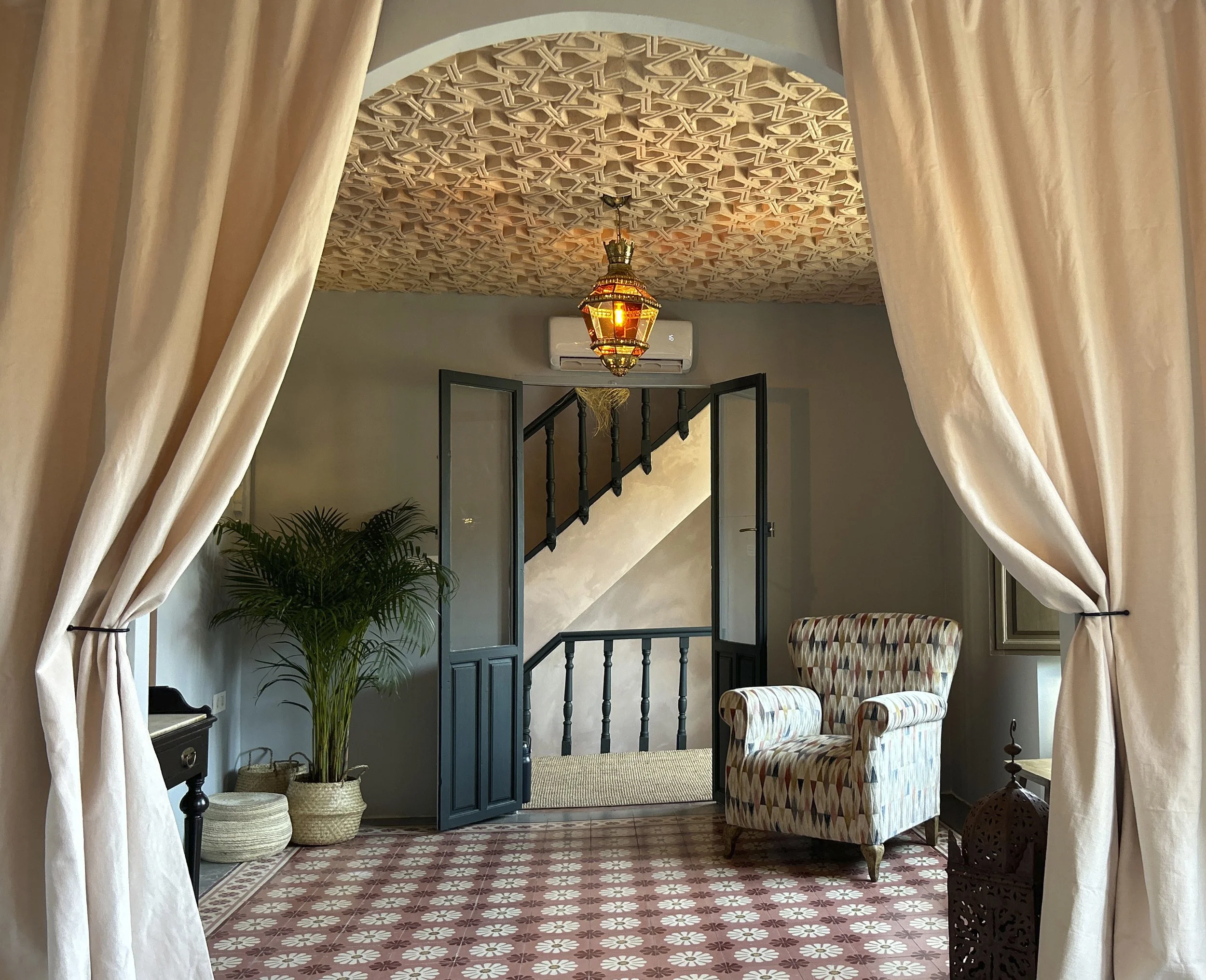 CASA ALAMANDA, AMANDA HOLDEN AND ALAN CARR'S SPANISH JOB — Granada ...