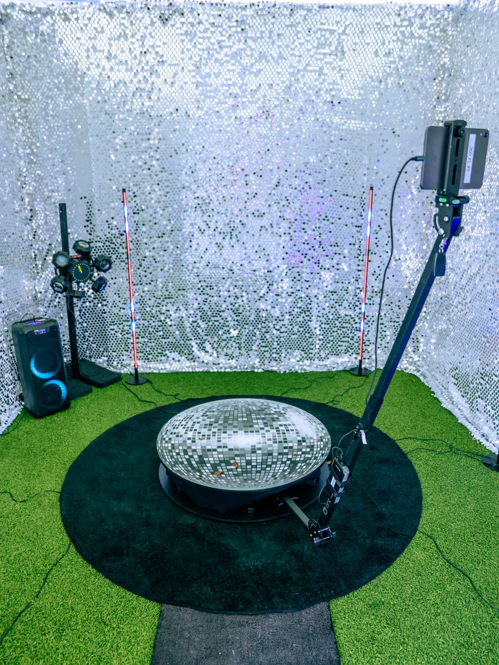 360 Degree Standard Photo Booth - Dynamic Event Photos | Fotoboyz ...
