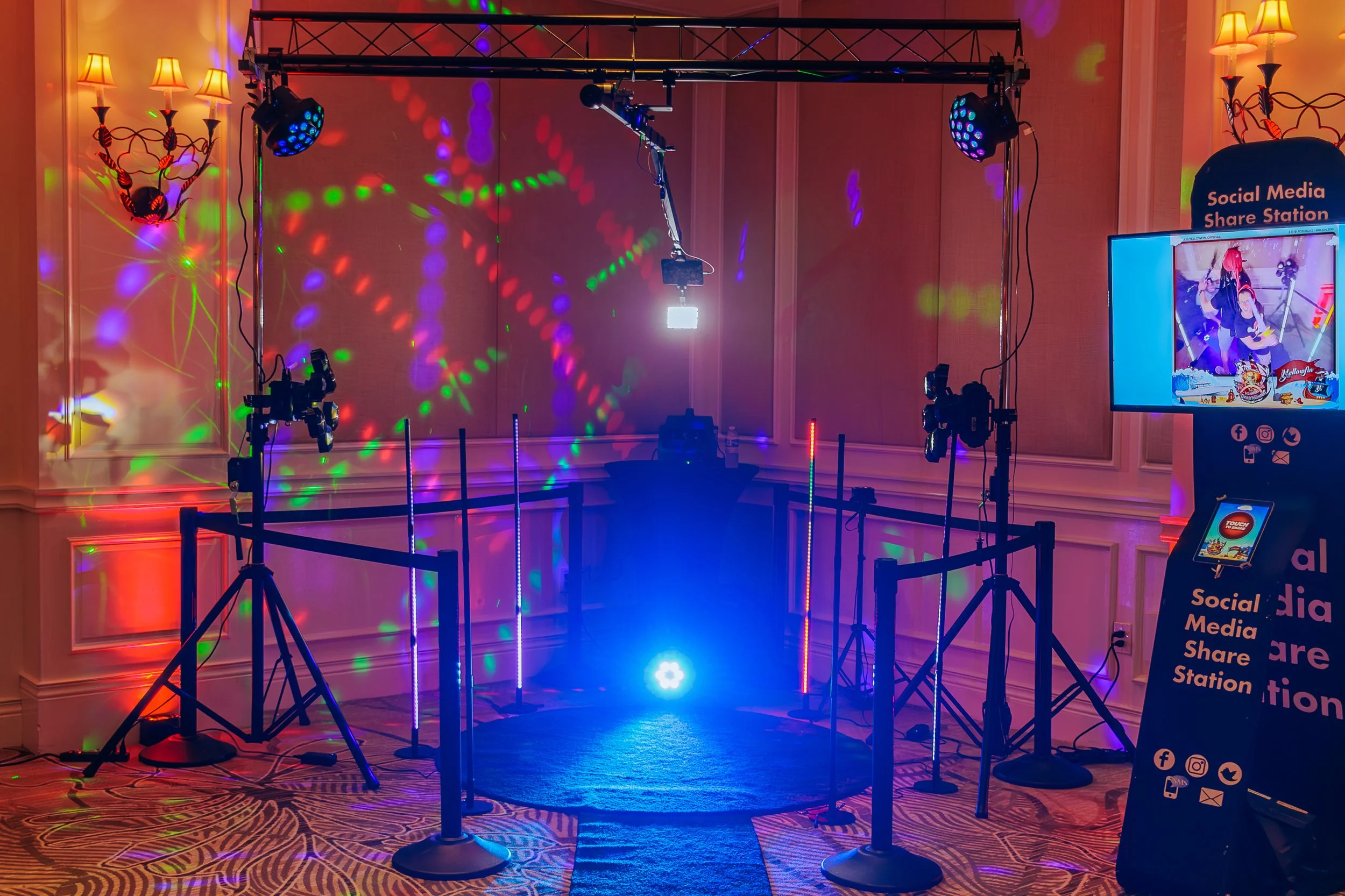 360 Degree XL Photo Booth - Capture Every Angle | Fotoboyz Events — Fotoboyz Events | Premier ...