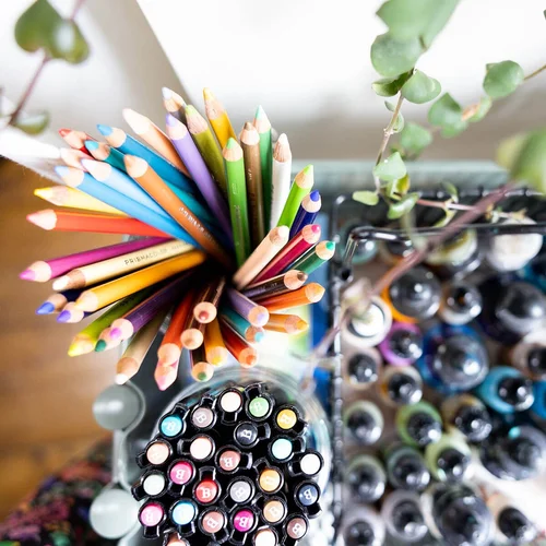 Free 5-day online class about mixed media art supplies!