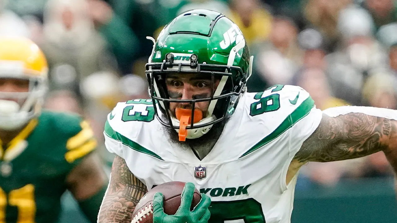 2024 Football Gear Trends: What's In, What's Out — footballrs