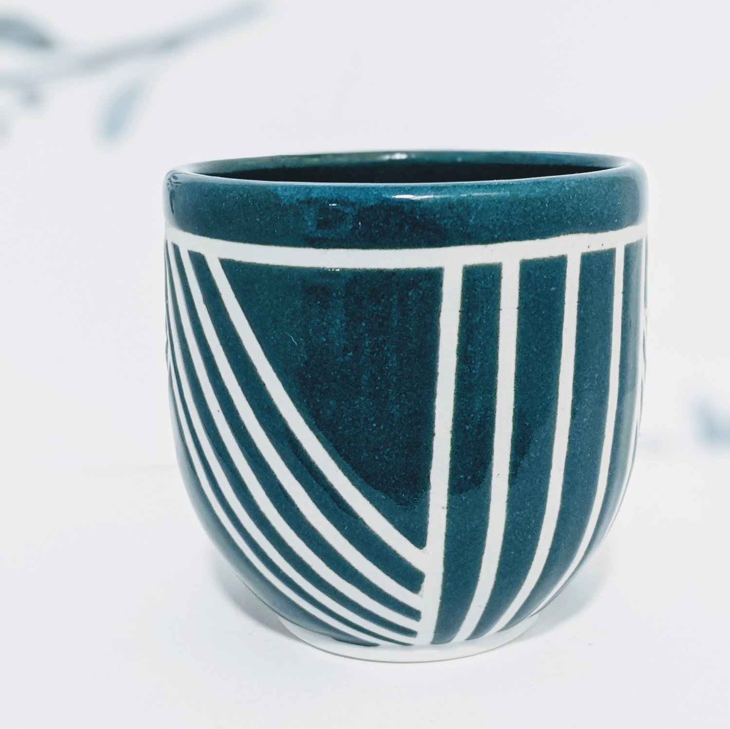 How to Use Vinyl Stickers as a Surface Decoration for Pottery — Meesh ...