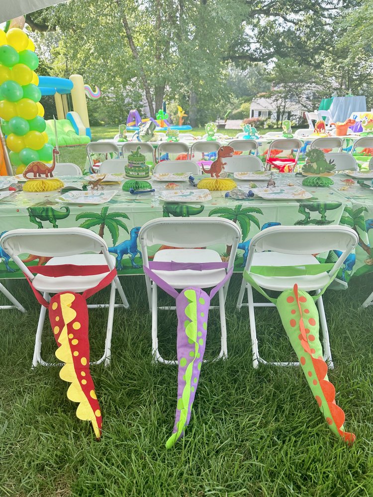 Dinosaur birthday parties are stomping back into style! — Zhuzh It Up