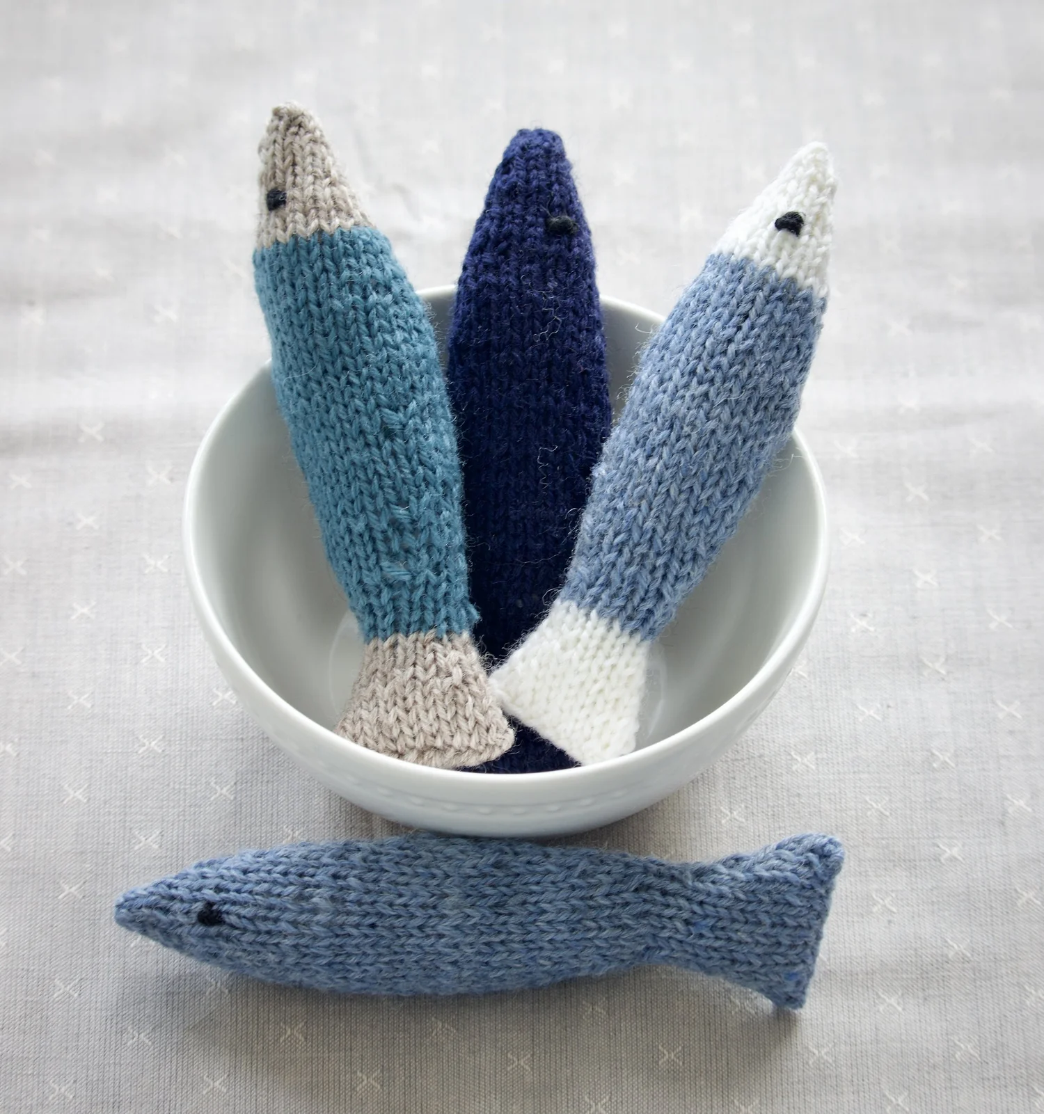 Free Knitting Pattern: Little Knit Fish — Classical Songbird Designs