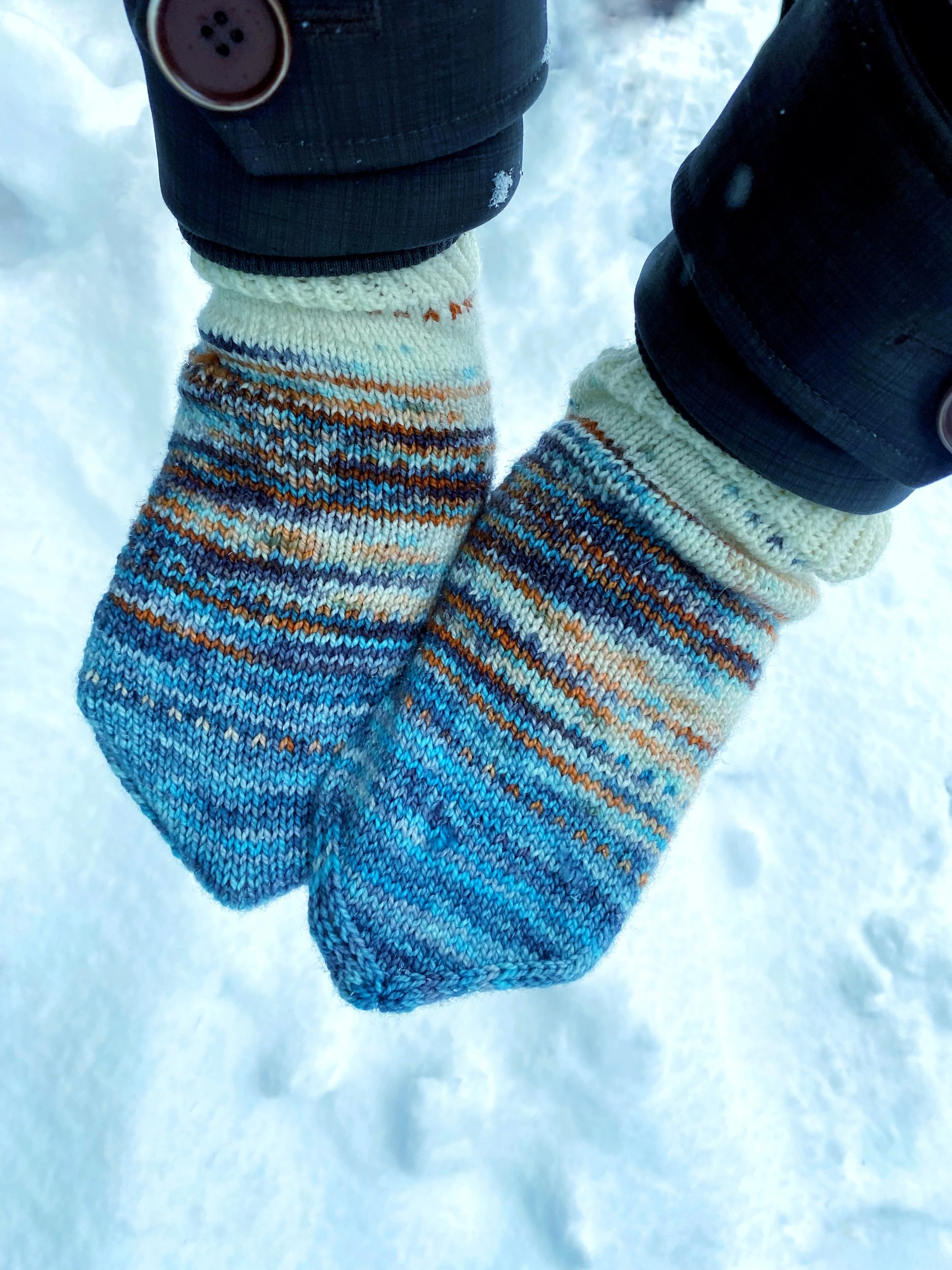 Mitten Knitting Pattern: Glaciers Mitten — Classical Songbird Designs