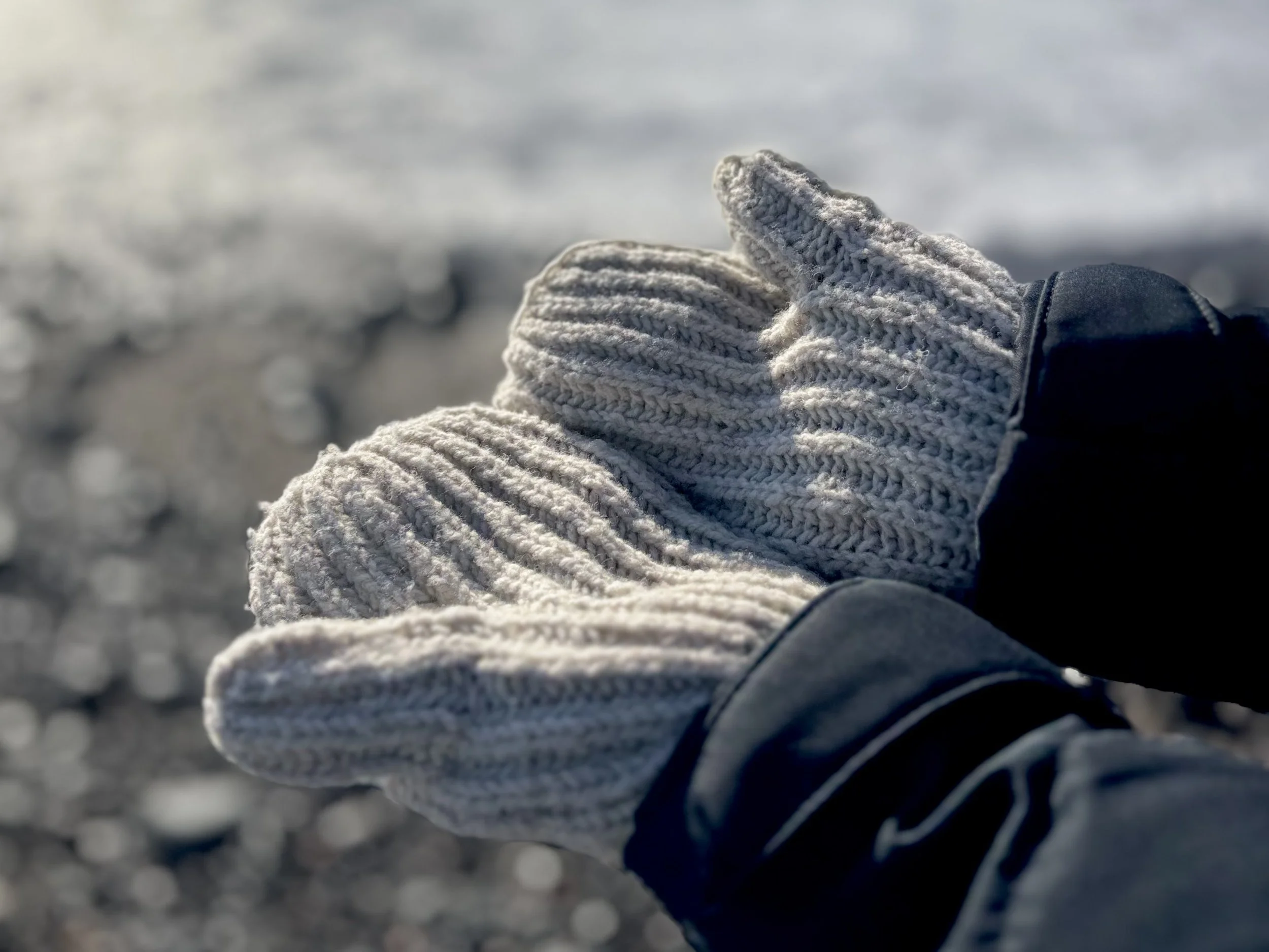 Mitten Knitting Pattern: Frozen Seas — Classical Songbird Designs