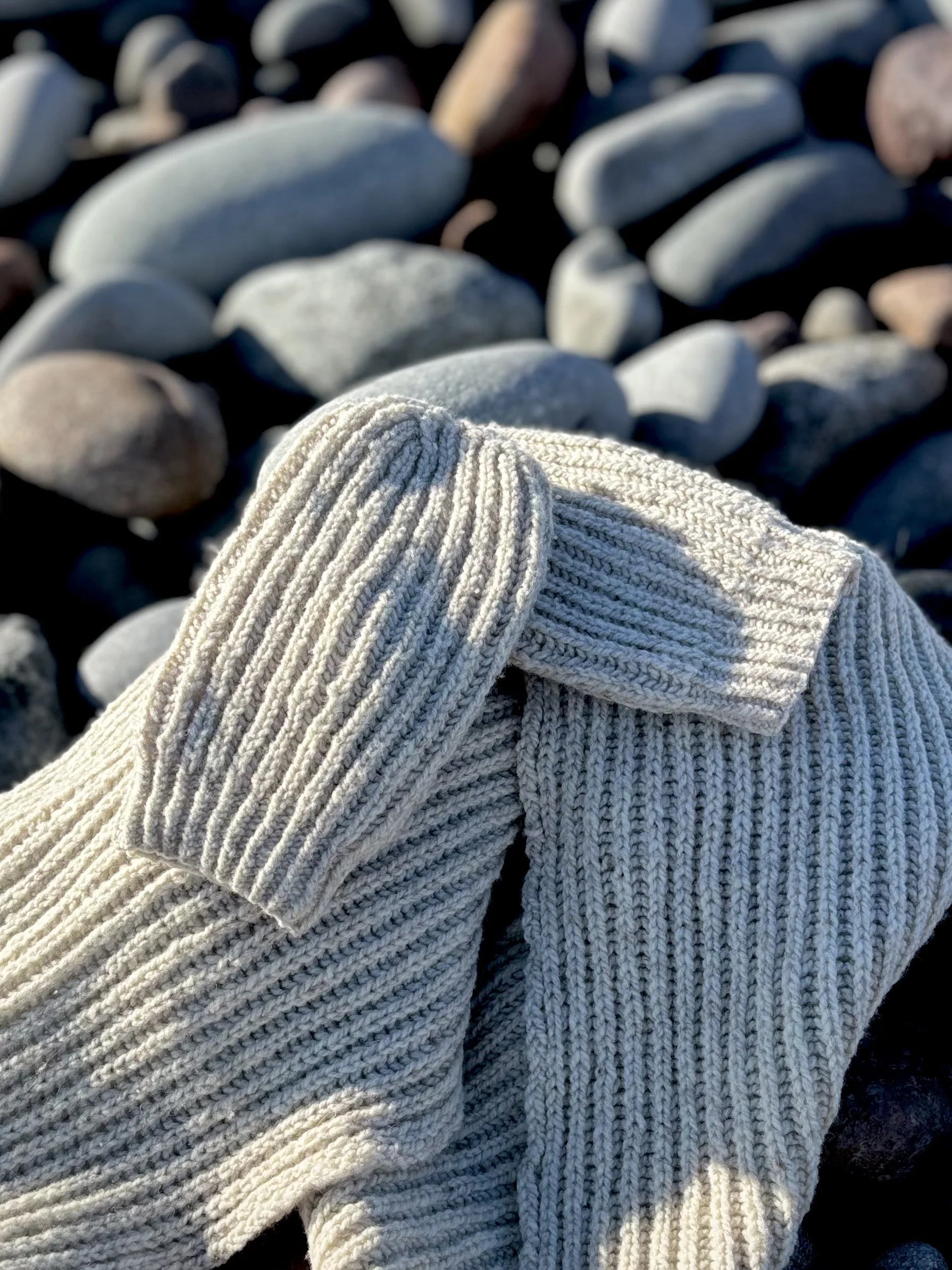 Mitten Knitting Pattern: Frozen Seas — Classical Songbird Designs