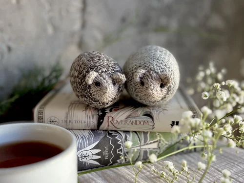 Free Knitting Pattern: Little Knit Hedgehogs — Classical Songbird Designs
